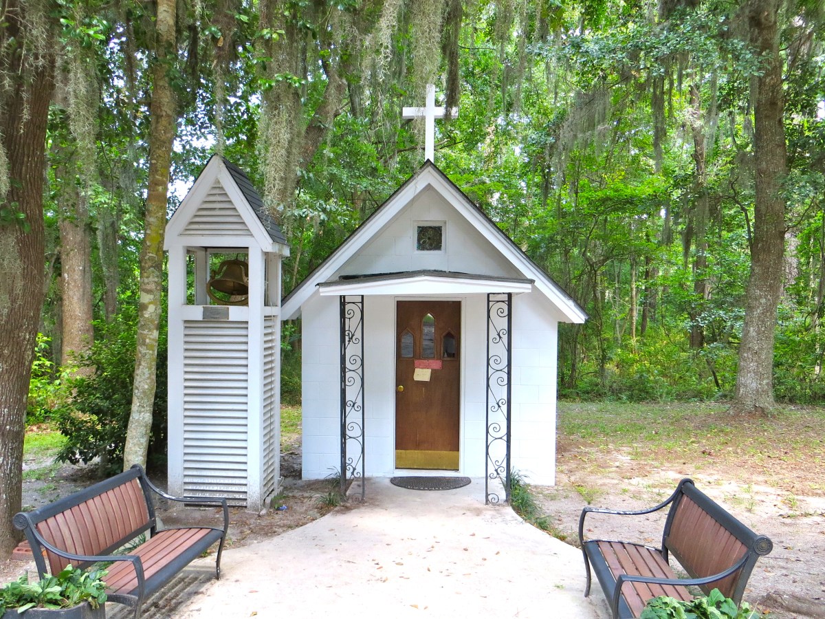 Roadside Americana: The Smallest Church In America – GALLIVANCE