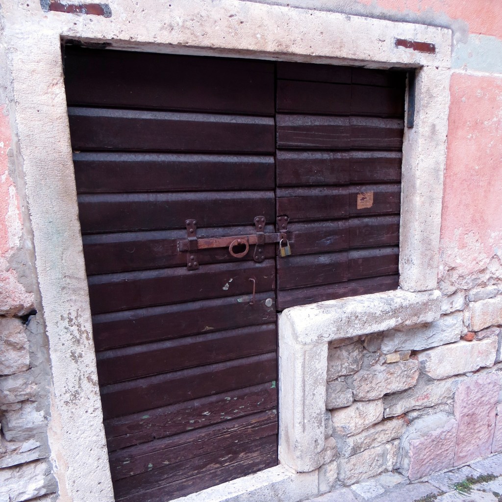 The Unique Shop Doors of Kotor – GALLIVANCE